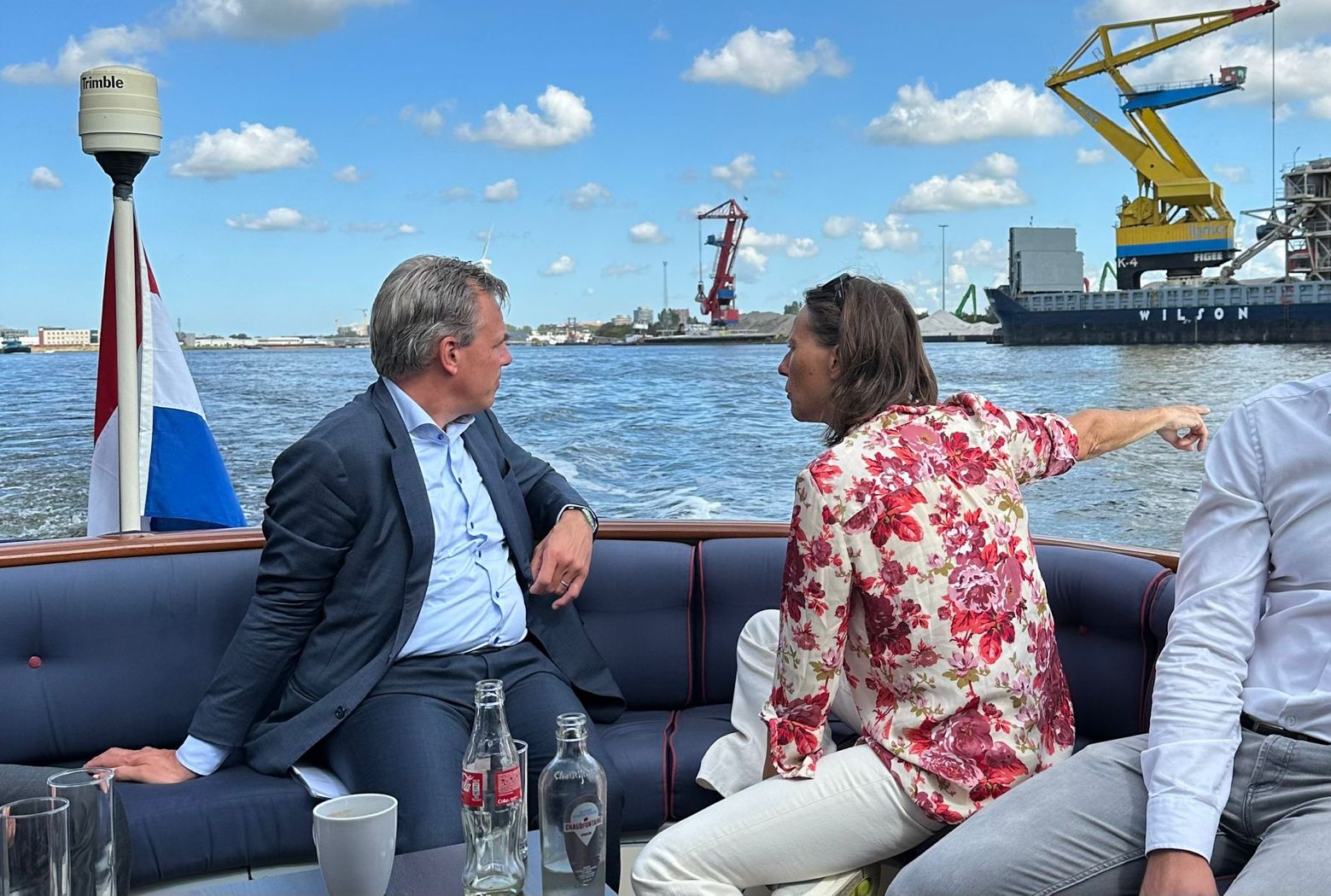 Minister Mark Harbers brengt bezoek aan Amsterdamse haven - Amports